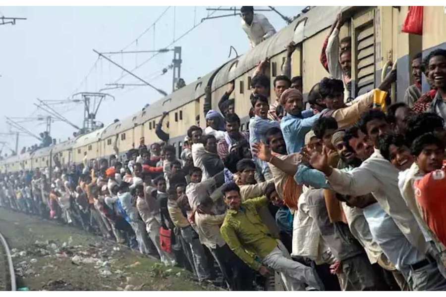 5 feared dead as passengers fall off overcrowded train in India’s ...