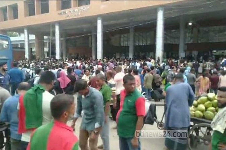 ‘Record’ number of travellers used Benapole port before Eid | The ...