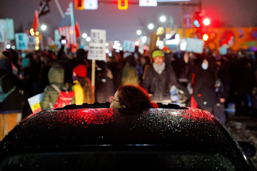 With tension high in Minnesota, border agent shoots two in Oregon ...