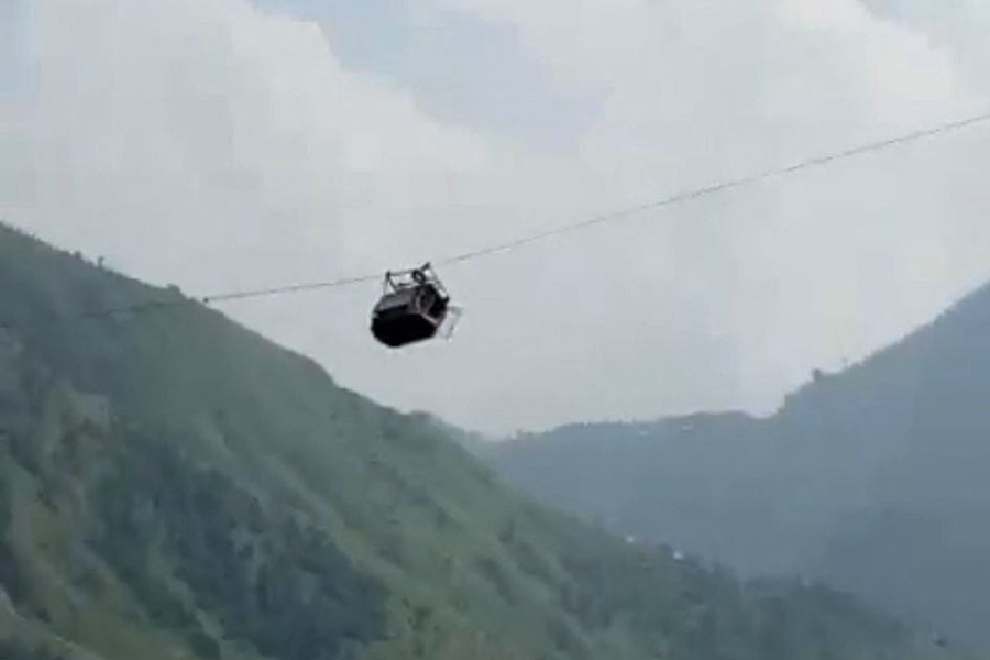 Pakistan rescues four children from dangling cable car | The Financial ...