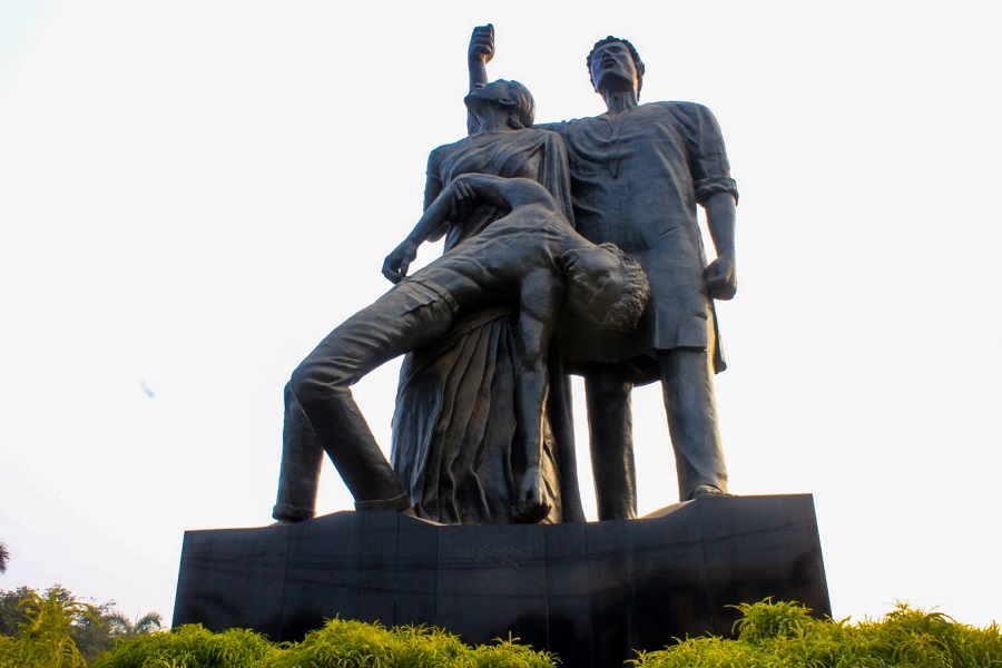 'Amar Ekushey' sculpture at JU delineates the sacrifice of Language ...