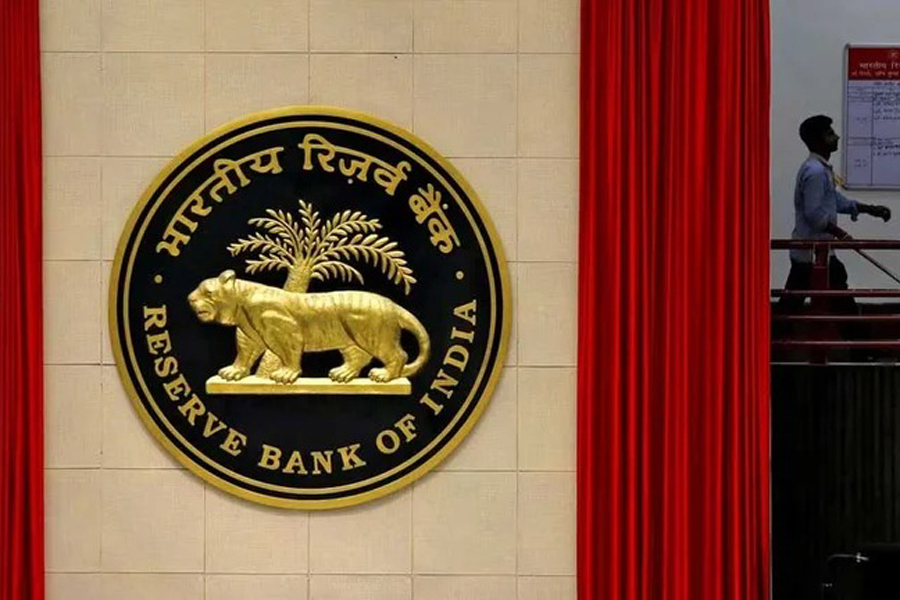 India holds rates amid buoyant growth, to monitor inflation | The ...