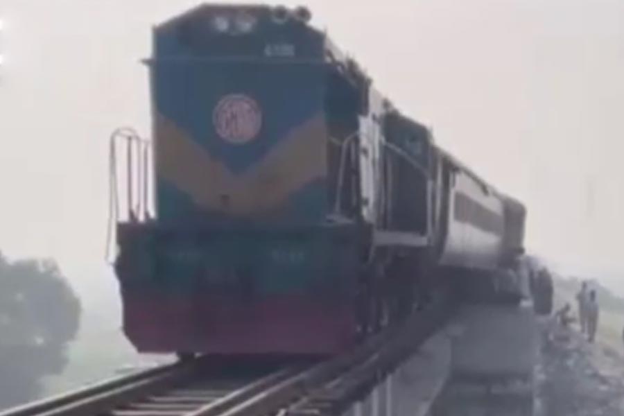 Derailment halts train movement on Pabna-Ishwardi route | The Financial ...