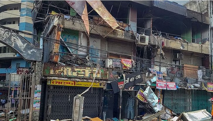 Building on Mirpur Road partially collapses after explosion | The ...