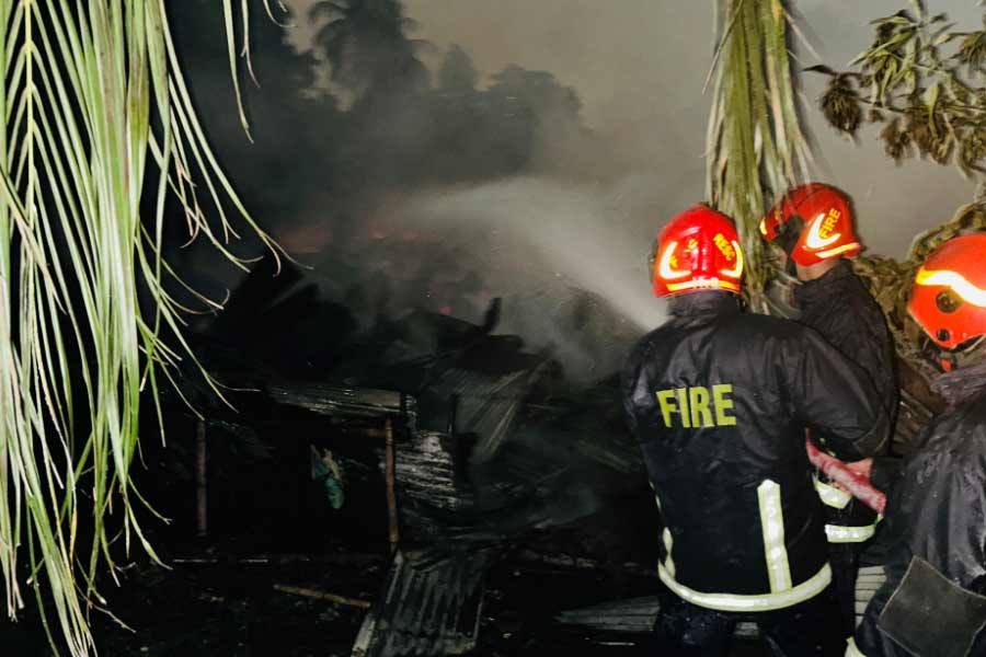 Karwan Bazar slum fire: Woman, child dead; 300 homes destroyed | The ...