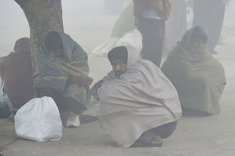 Struggles of homeless people against wintry chill | The Financial Express
