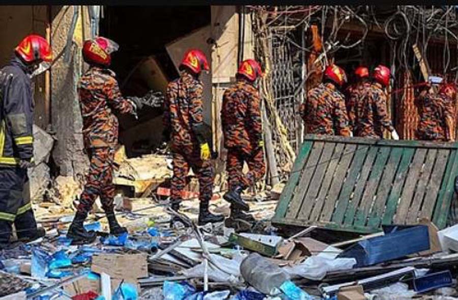 Gulistan building explosion: Rescuers look for way down to basement ...