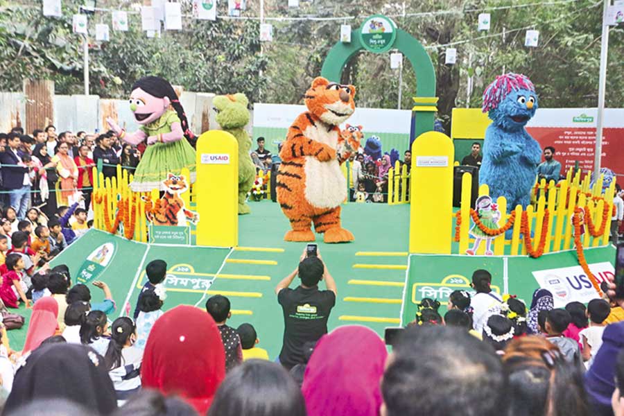 Book fair abuzz with little book lovers; Sisimpur attracts huge crowd ...