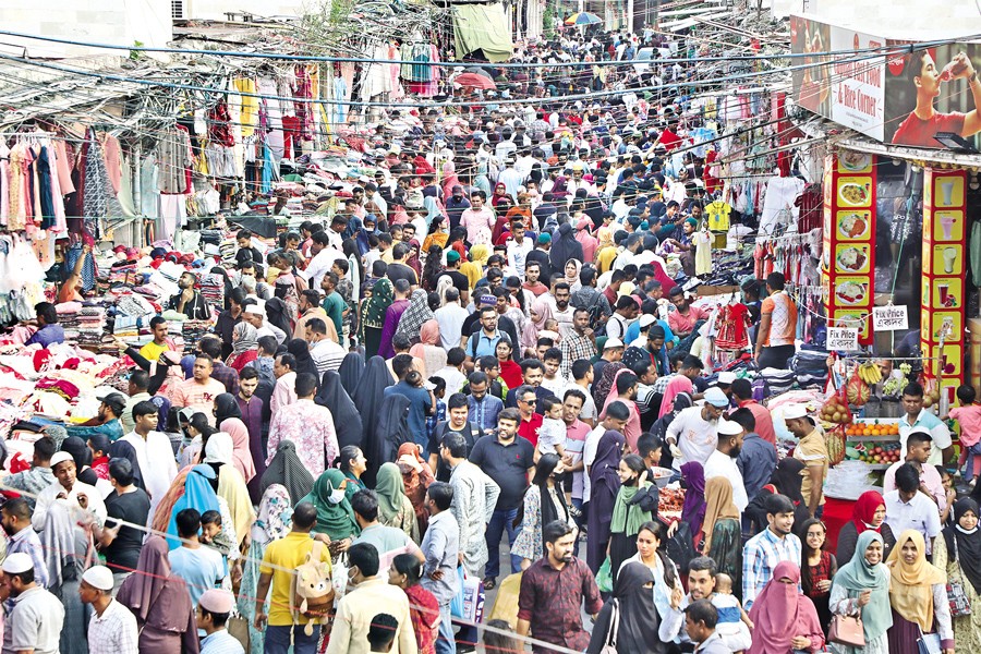 Eid shopping peps up in city | The Financial Express