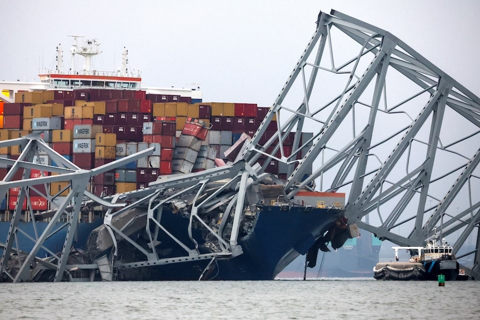 US officials board ship that hit Baltimore bridge, divers search for ...