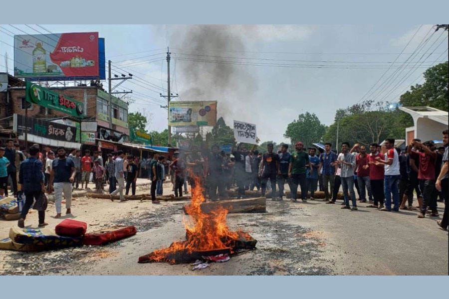 CUET students continue demonstration for safe road; boycott classes ...