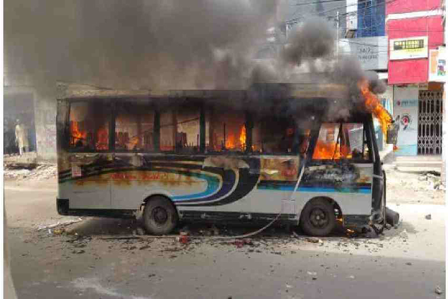 Fire at passenger bus in Banani | The Financial Express