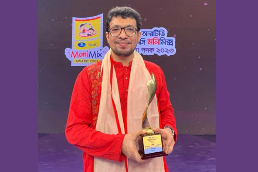 Writer Palash Mahbub honoured with ‘RTV-SMC Monimix Prerna Padak’ | The ...