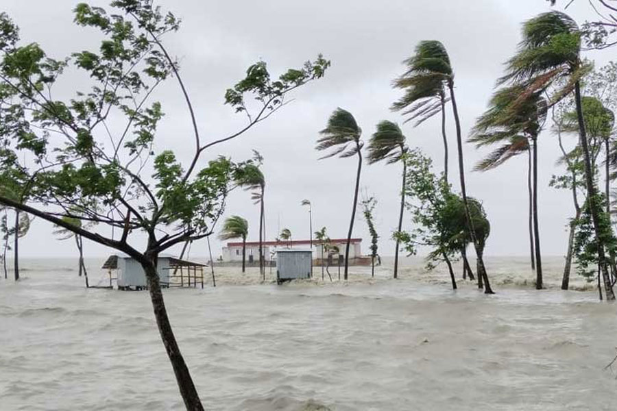 Two dead as Cyclone Remal hits Bangladesh coasts with devastating wind ...