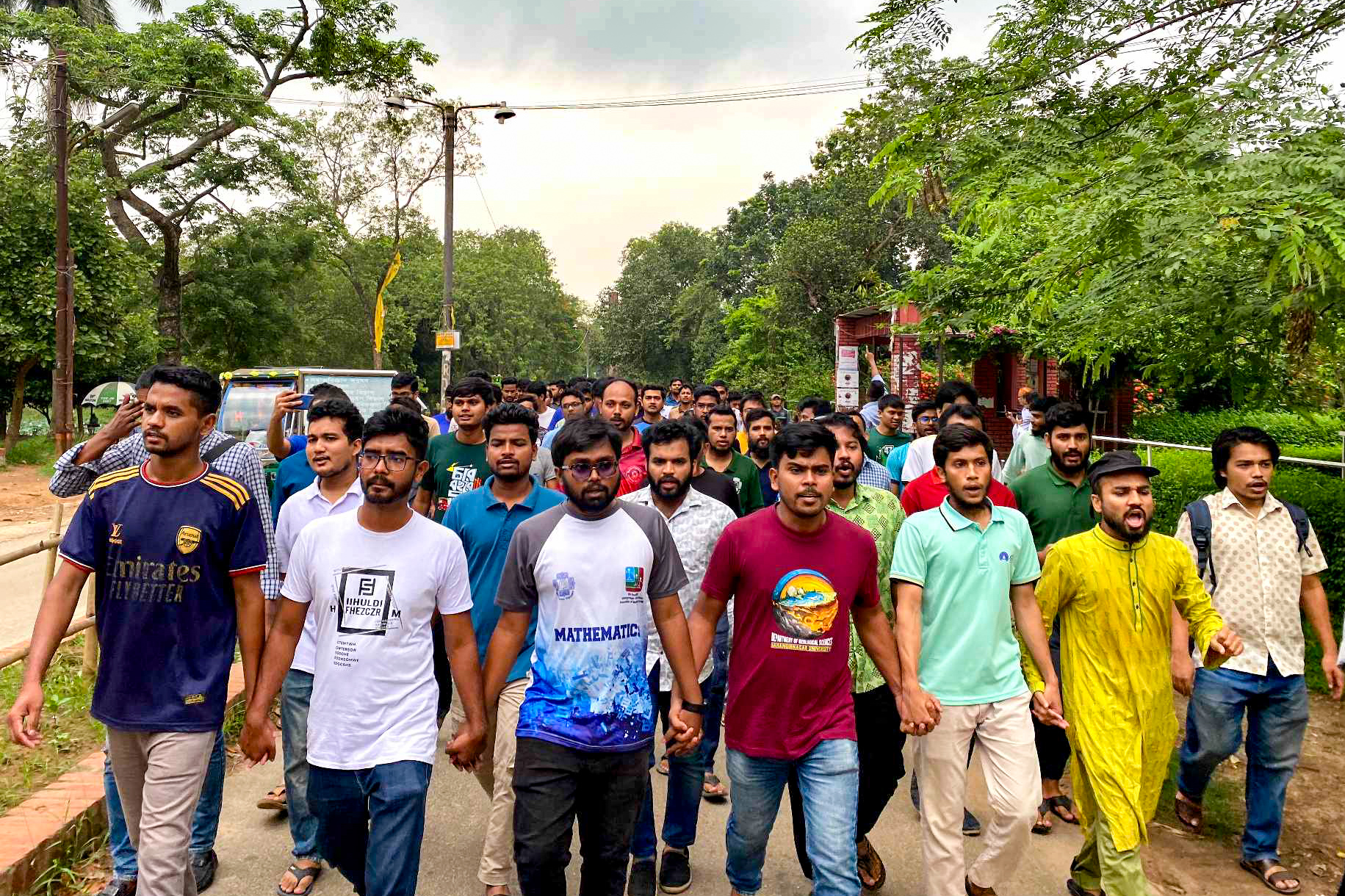 Protests surge at JU over HC ruling on freedom fighter quota ...