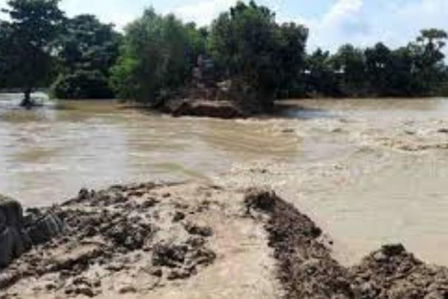 One dies as Muhuri River embankment collapses in Feni | The Financial ...
