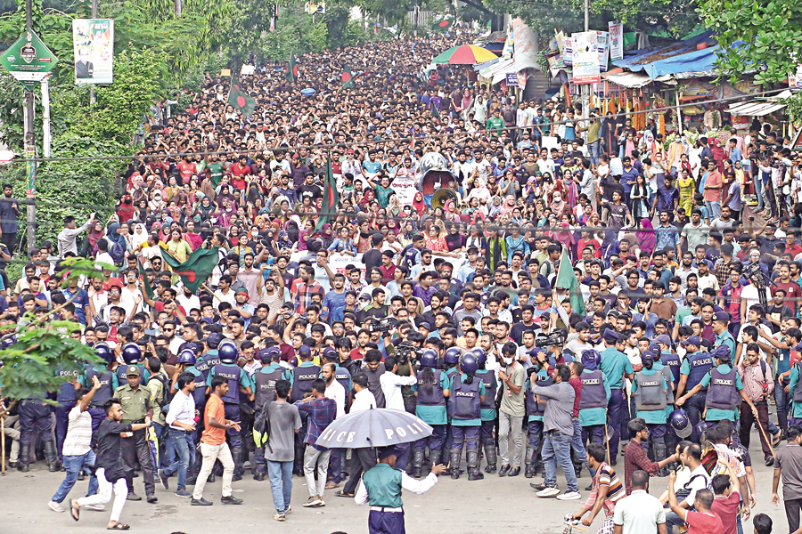 CU students block Ctg-Hathazari Road | The Financial Express