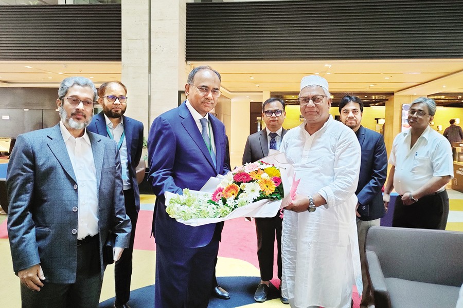 CDA chairman holds courtesy meeting with BB governor | The Financial ...