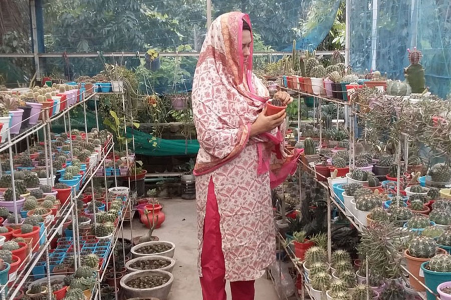 Woman turns self-reliant through flower gardening | The Financial Express