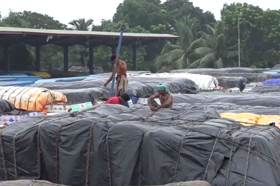 2000 goods-carrying trucks stuck at India’s Petrapole land port | The ...