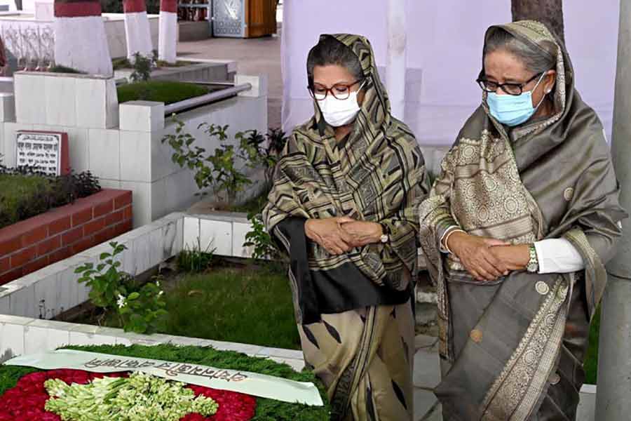 PM pays homage to Aug 15 martyrs at Banani graveyard | The Financial ...
