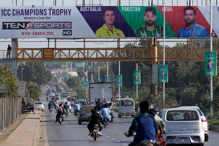 Pakistan wins toss and field against Kiwis in Champions Trophy opener ...