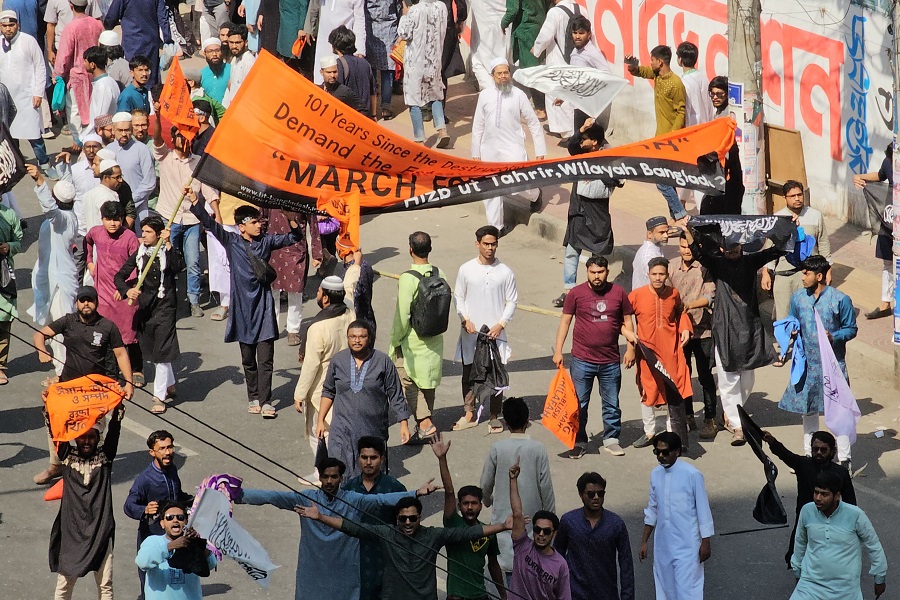 Police disperse Hizb ut-Tahrir procession near Purana Paltan | The ...
