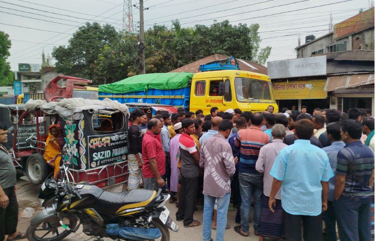 Locals block highway for ‘Burimari Express’ to start from Burimari ...