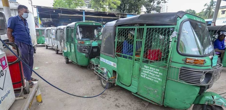 Gas crisis: long queue in filling stations as supplies fall short | The Financial Express