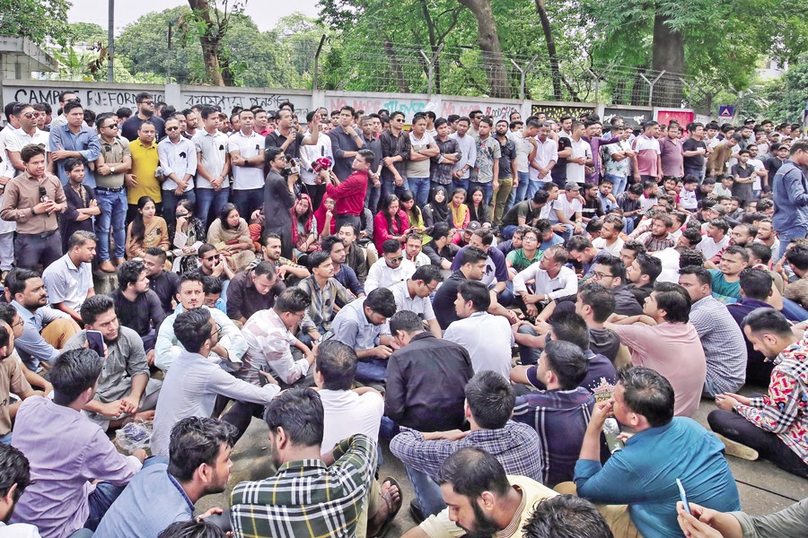 JCD stages protest on DU campus | The Financial Express