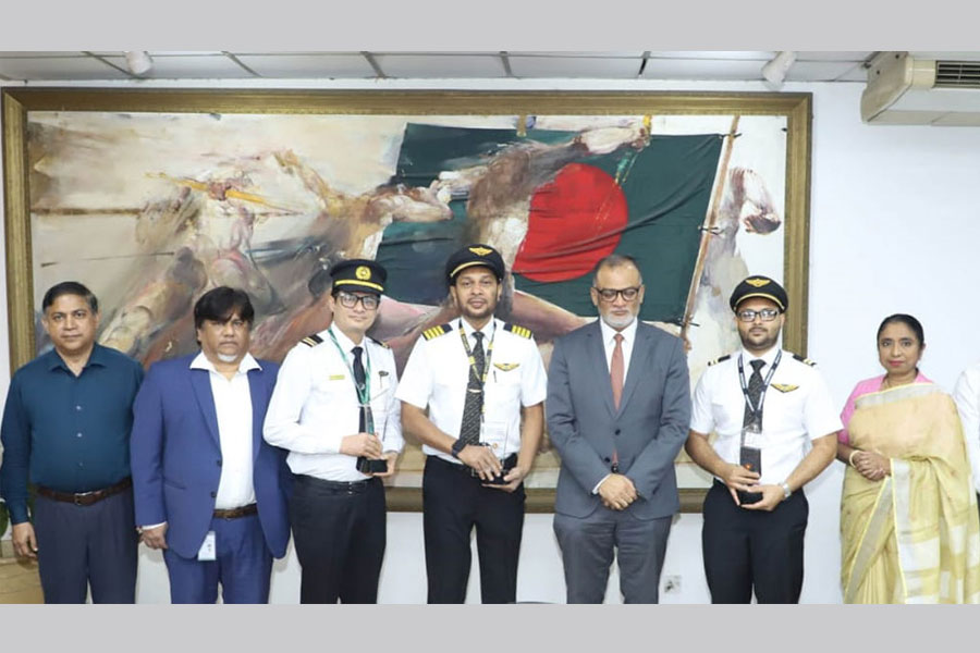 Govt honours captain, crew of Biman flight that lost wheel | The ...
