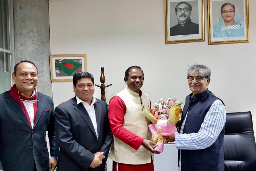 Robi management team greets Mustafa Jabbar | The Financial Express