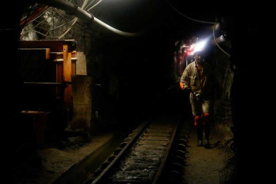 Power cut traps over 1000 gold miners underground in S Africa | The ...