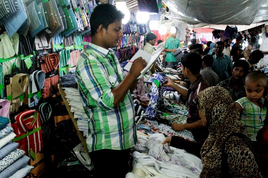 Makeshift shops in cities draw huge crowd | The Financial Express