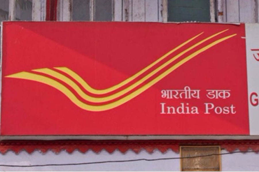 ‘Lazy’ postman suspended for dumping 6000 letters over a decade | The ...