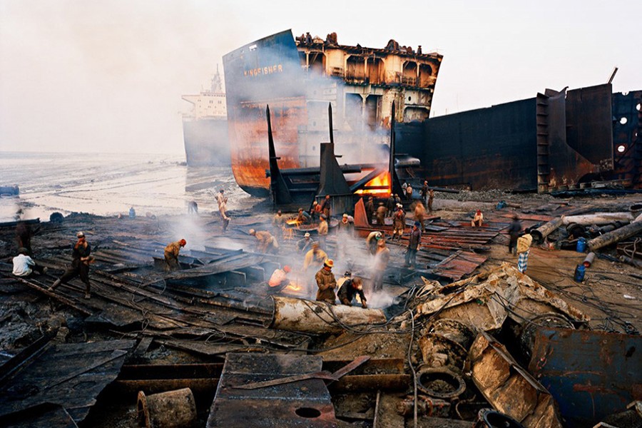 Scrap ship cutting halts on Ctg beach | The Financial Express