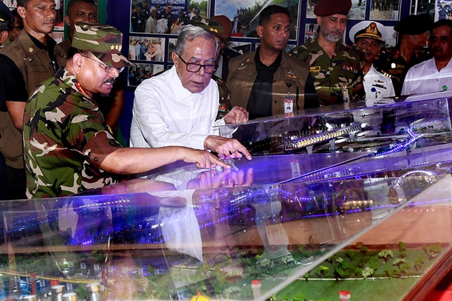 President visits military hardware display | The Financial Express