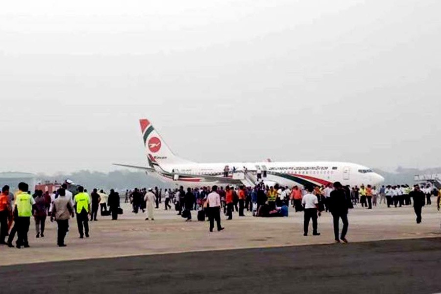 Biman hijack bid: Pilot, crew honoured for bravery | The Financial Express