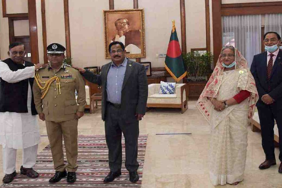 Benazir adorned with IGP Rank Badge | The Financial Express