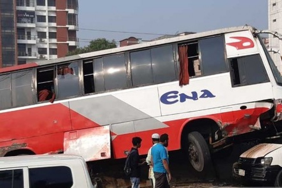 One hurt as Ena Paribahan bus rams a microbus in Dhaka | The Financial ...
